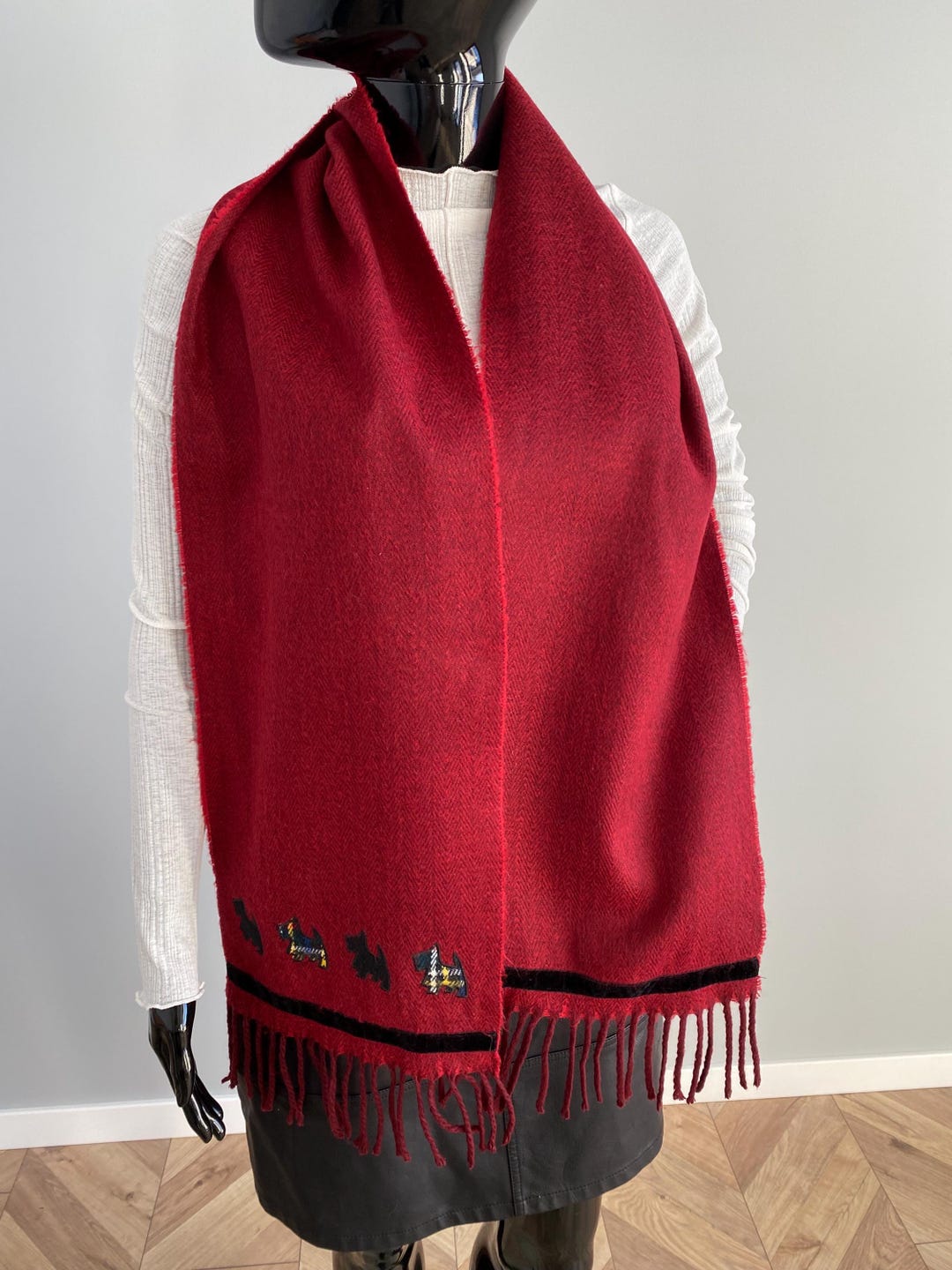 James Pringle Weavers/ Ladies Red Dog Print/ Warm Cosy/ Acrylic Neck ...