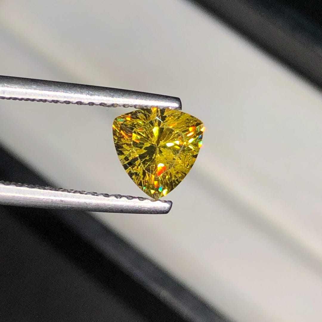 Natural Grossular Andradite Gernet Gemstone: 1.25 Ct Trillion Cut 6x6x3 ...