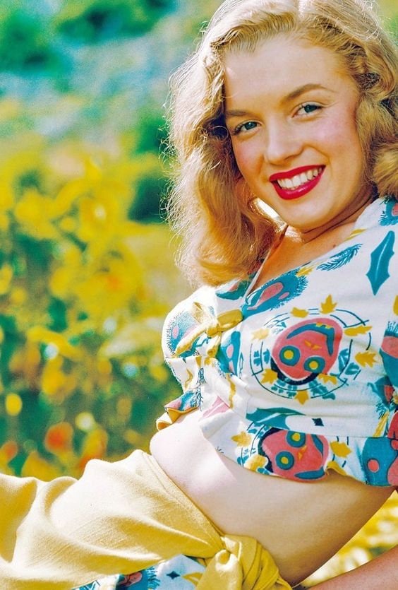 Stacey Moon's Instagram, Twitter & Facebook on IDCrawl