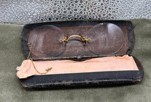 Antique Rimless Glasses in Original Case by Thompson … - Gem