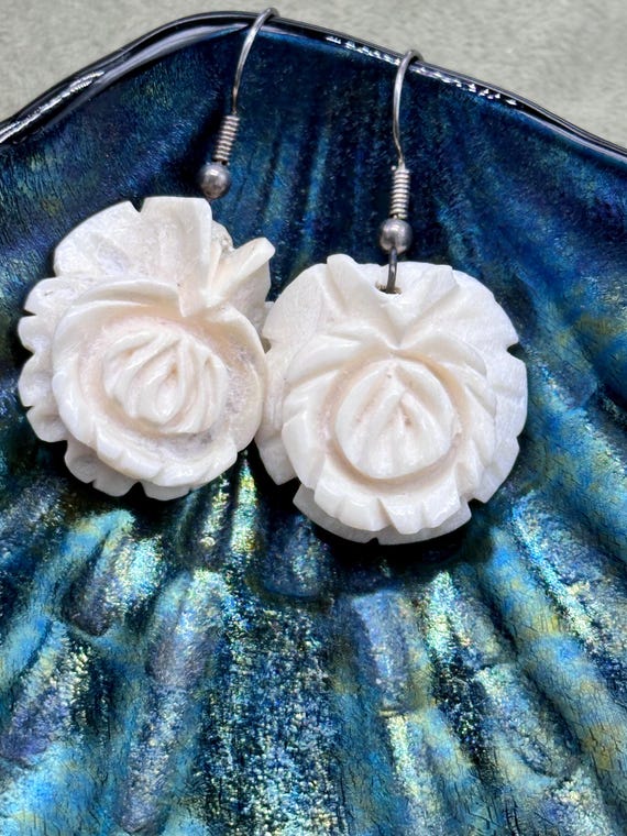 Vintage carved rose bone - Gem
