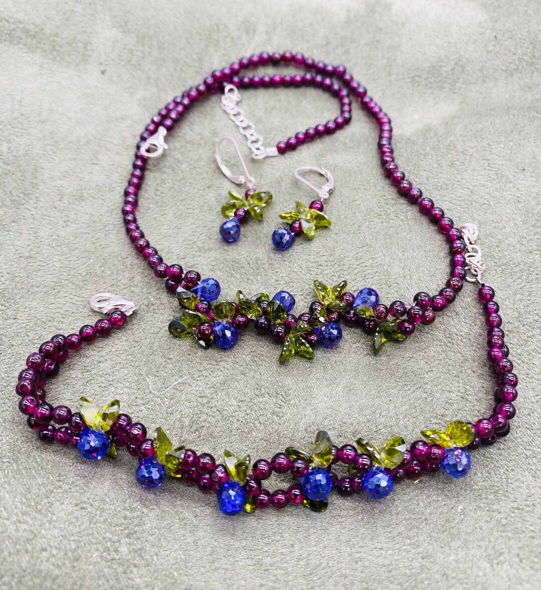 Beautiful Garnets and Peridot Necklace Bracelet and Pierced Earrings ...