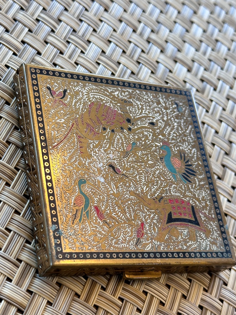Volupte USA Powder Compact 1950s Asian Jungle Animals Foliate Decor ...