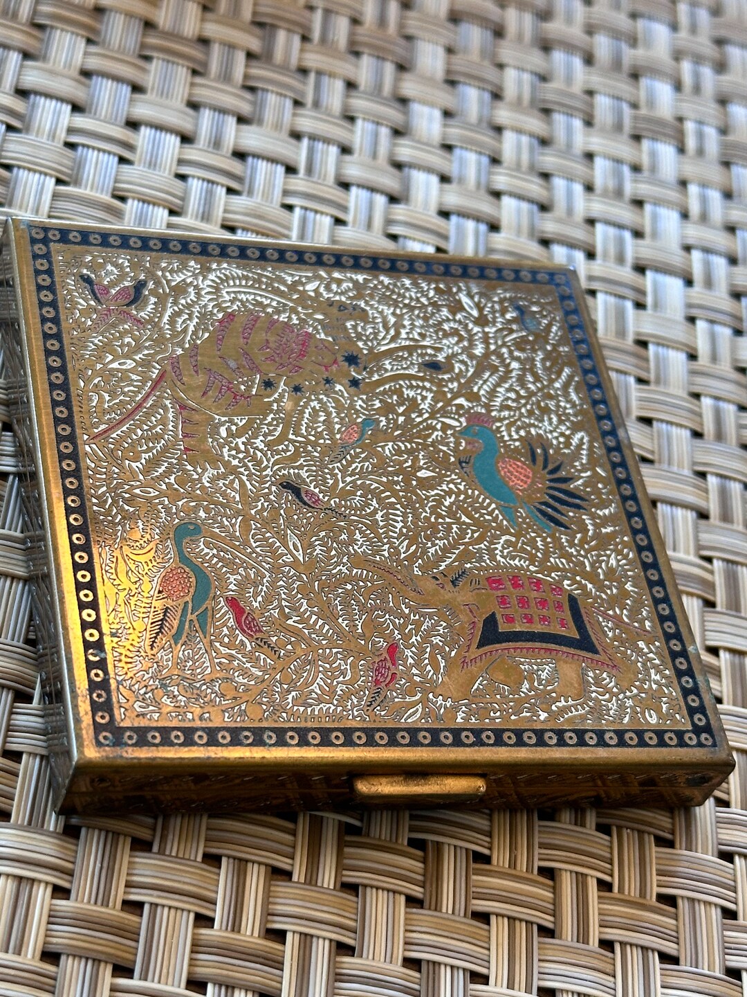 Volupte USA Powder Compact 1950s Asian Jungle Animals Foliate Decor ...