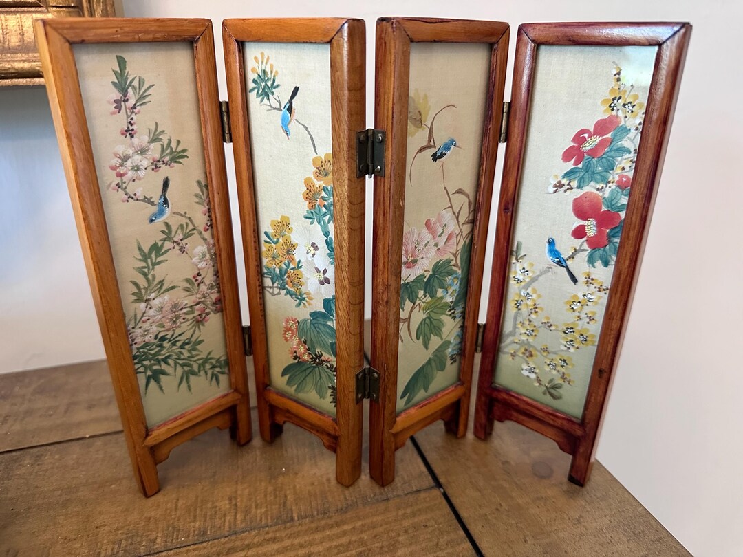 Beautiful Handpainted Asian 4 Panel Fold Out Screen Depicts Scenes on ...