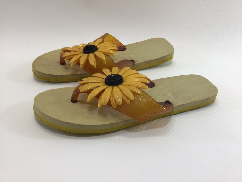 Retro Yellow Daisy Flip Flop Shoes Town Fair Ladies Vintage 60s Women's ...