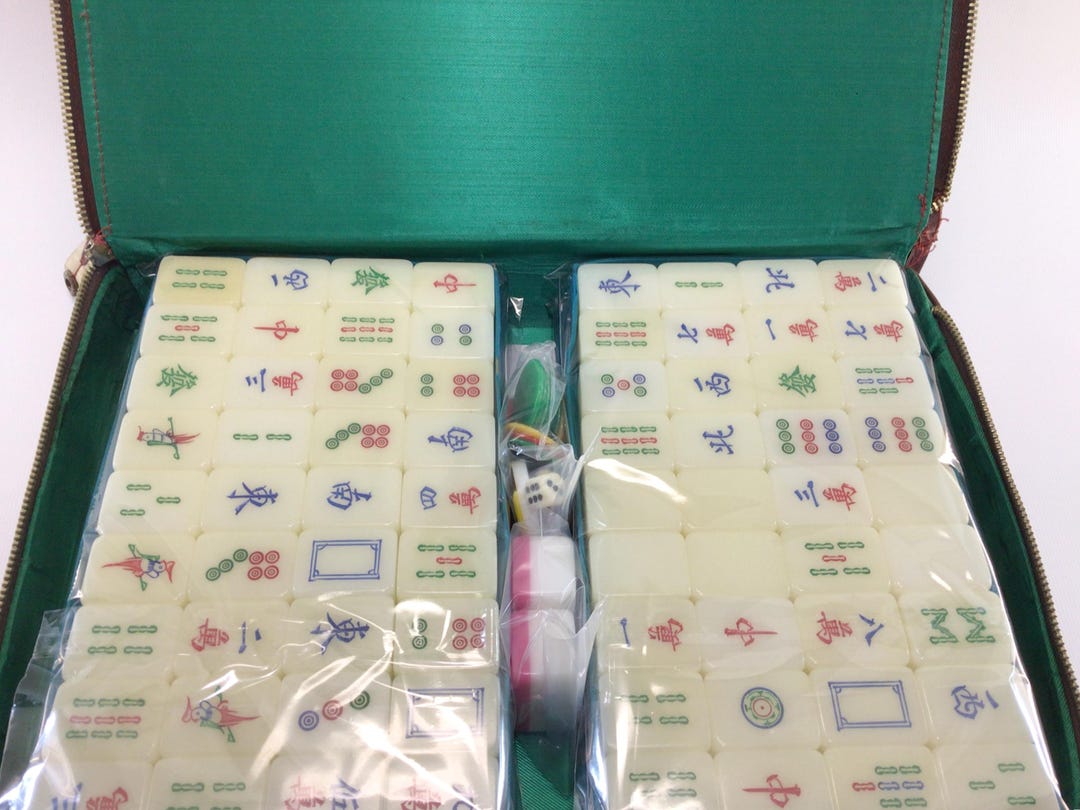 Vintage Hard Plastic Mahjong 144 Piece Tile Game Set in Zipper Travel ...