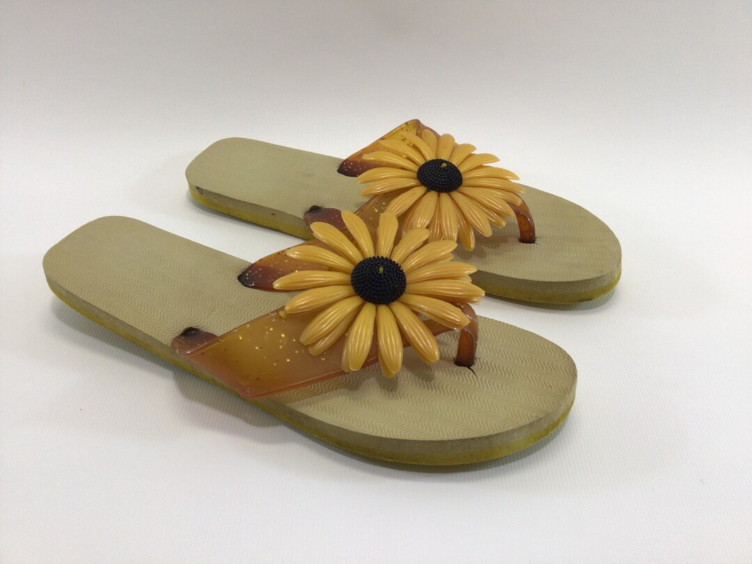 Retro Yellow Daisy Flip Flop Shoes Town Fair Ladies Vintage 60s Women's ...