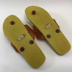 Retro Yellow Daisy Flip Flop Shoes Town Fair Ladies Vintage 60s Women's ...