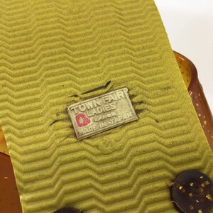 Retro Yellow Daisy Flip Flop Shoes Town Fair Ladies Vintage 60s Women's ...