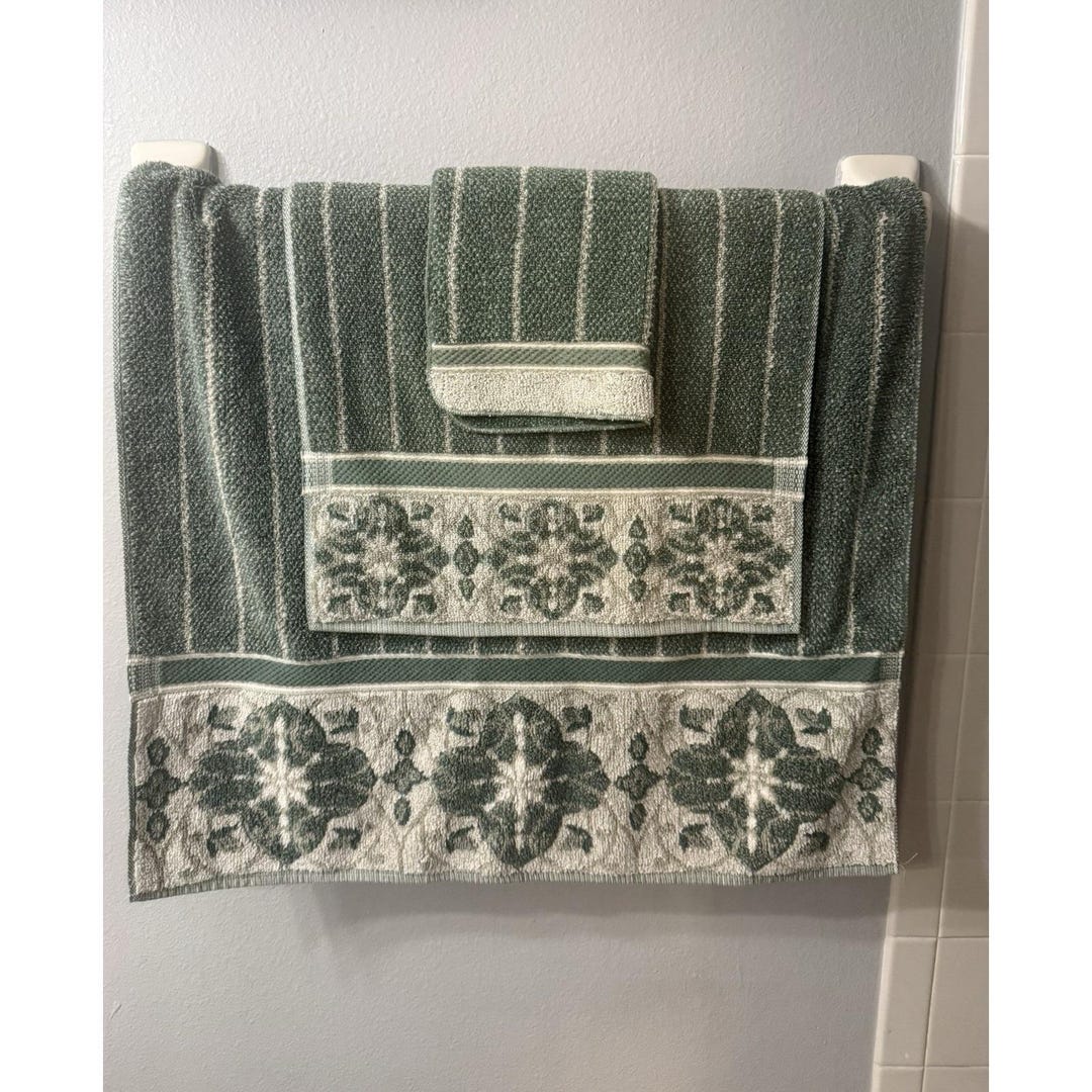 Fieldcrest Royal Velvet Towels