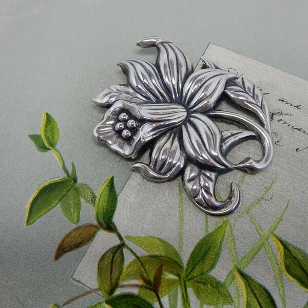 Daffodil Brooch - Etsy