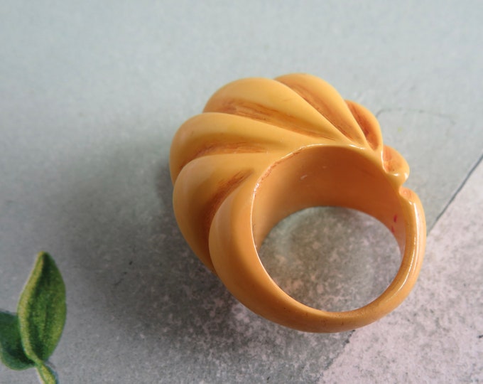 Vintage Butterscotch Bakelite Carved Ring Sz 5.1/2. WG2 - Etsy