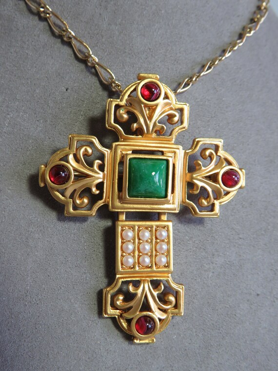 Elizabeth Taylor Avon Cross Collection