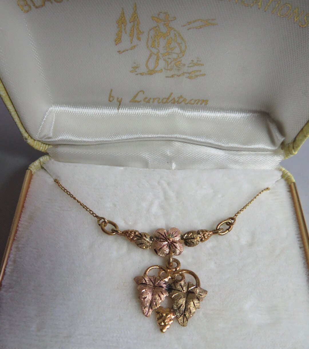 10k Black Hills Gold Grapes & Leaves Pendant Necklace WV43 - Etsy