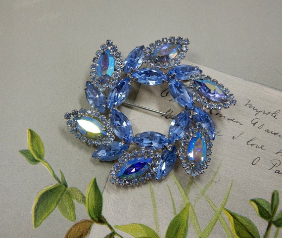 WEISS Signed Blue Rhinestone Pin Wheel Crystal Brooch… - Gem