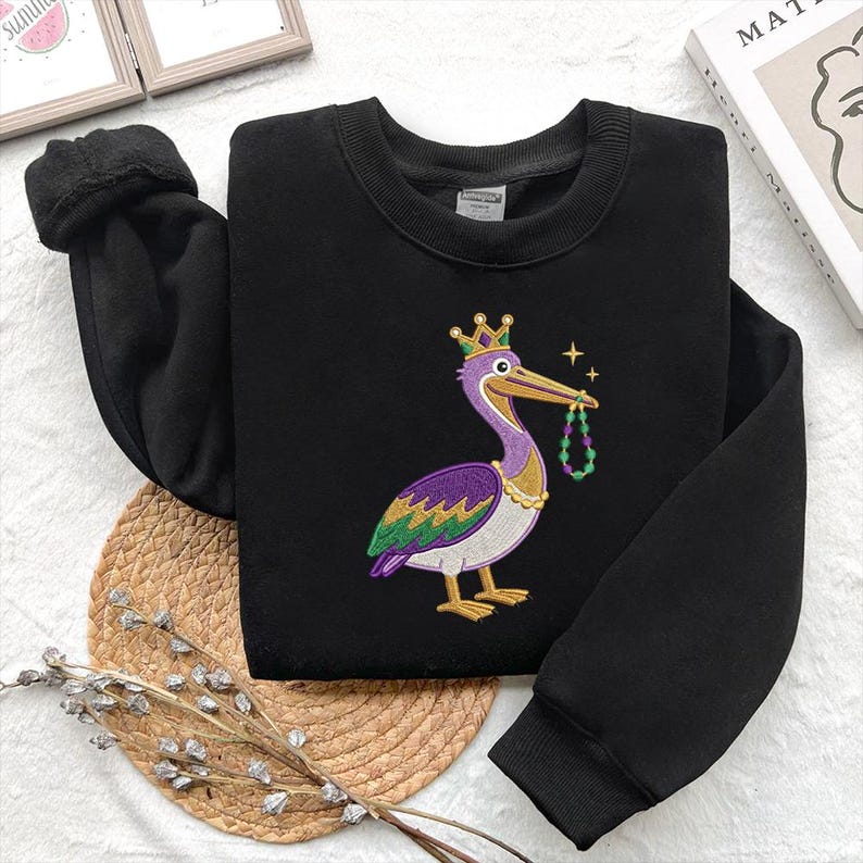 Mardi Gras Pelican Embroidery Machine File, King Cake Bird With Crown ...