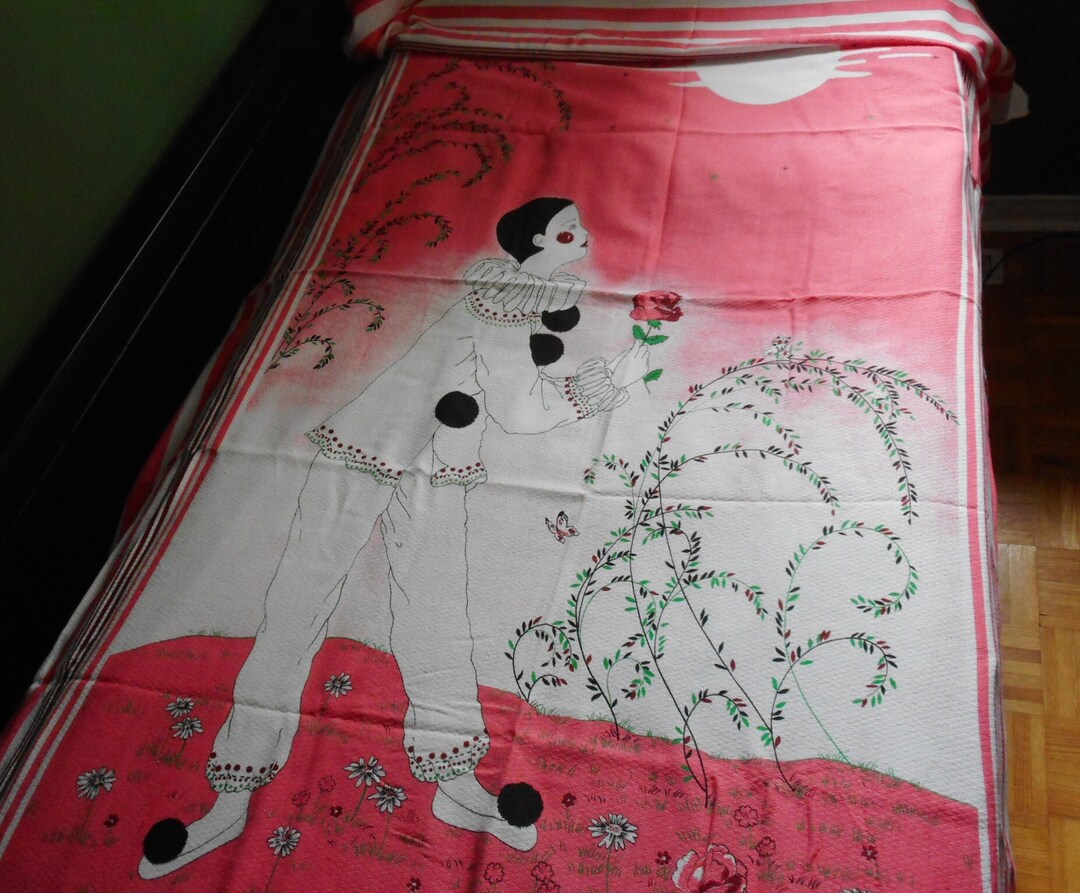 Vintage Pierrot Twin Bed Cover. 1980's . White and Flamingo Pink ...