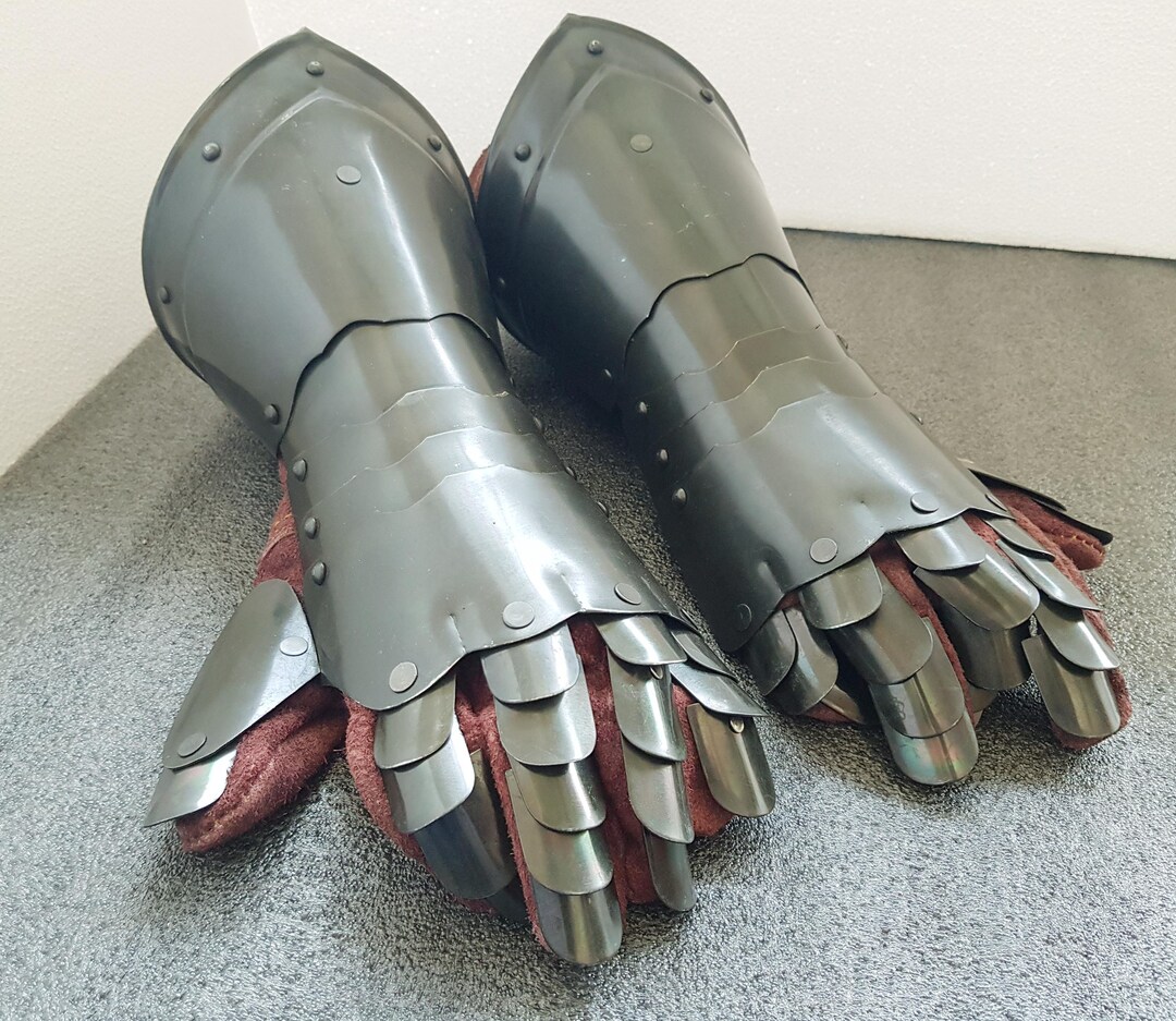 Articulated Knight Gauntlets | Black Gothic Armor Gloves | Handmade ...