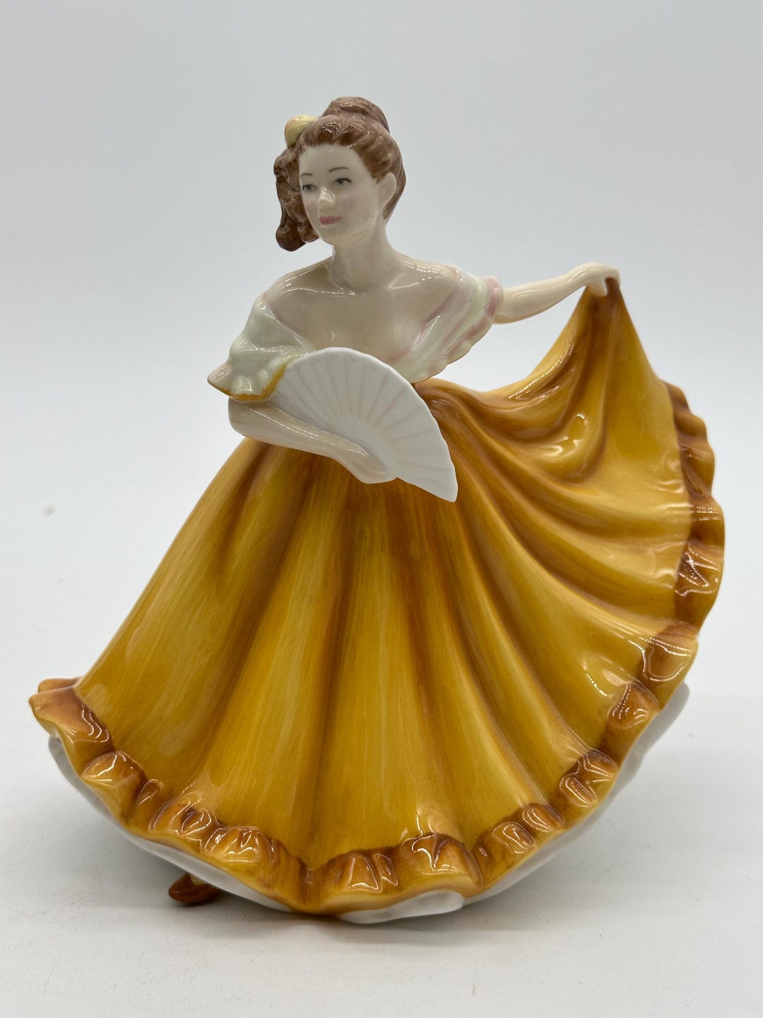 Royal Doulton PRETTY LADIES MADISON HN4832 Figura De 7" 2005 - Etsy
