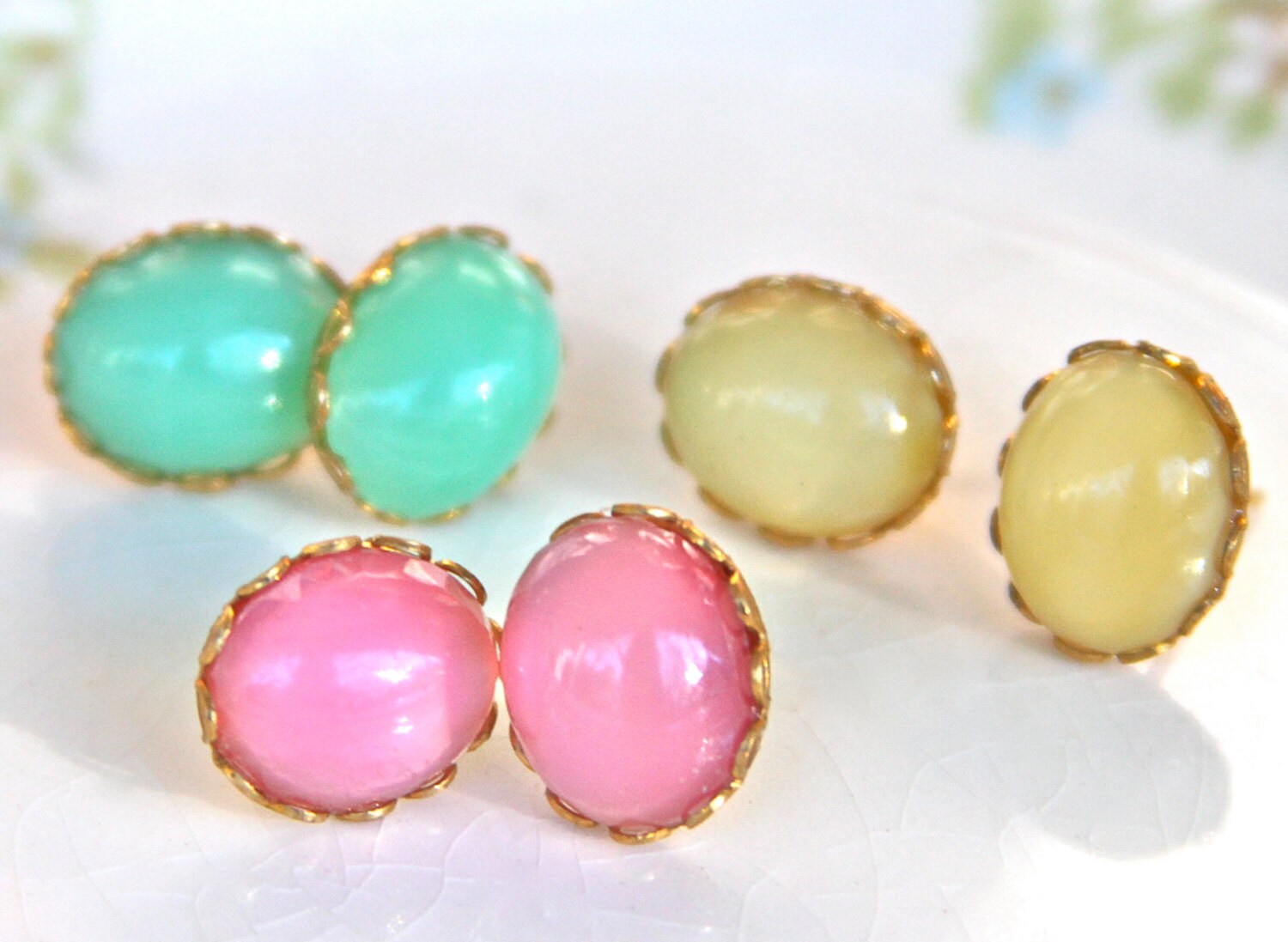 Vintage Yellow Moonstone Glass Oval Gold Brass Scalloped - Etsy