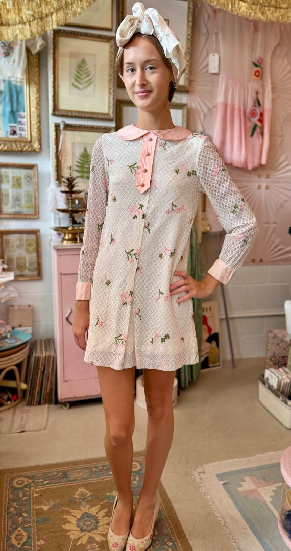 1960s Mod Lace Mini Dress with Pink Floral Embroidery… - Gem