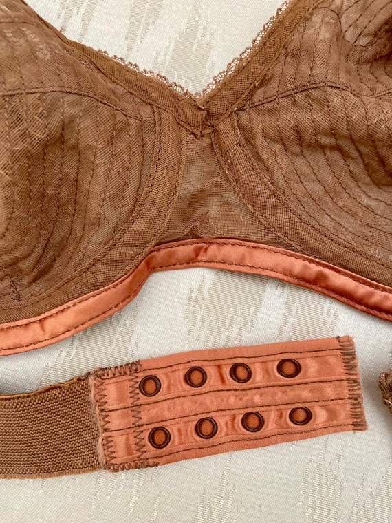 1940s Hollywood Vassarette Tan Lace Bra with Coral Sa… - Gem