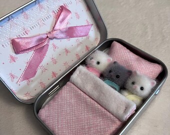 Calico Critters Altoid Tin Playset & Carrying Case - Etsy