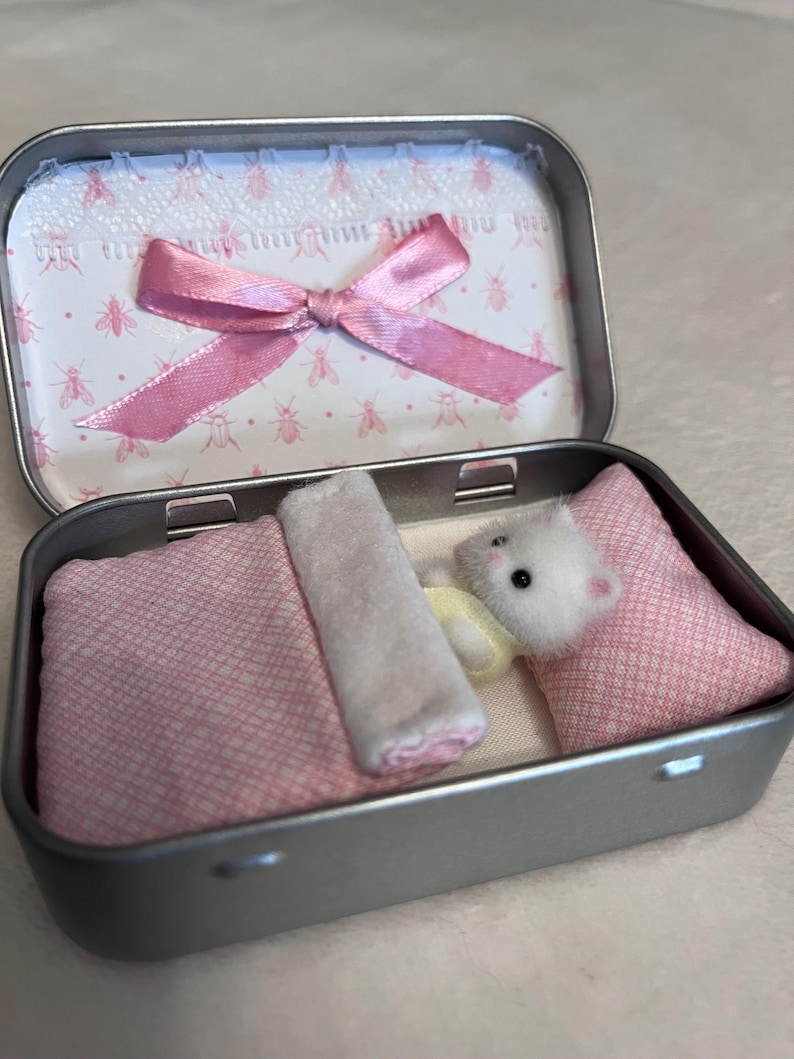 Calico Critters Altoid Tin Playset & Carrying Case - Etsy