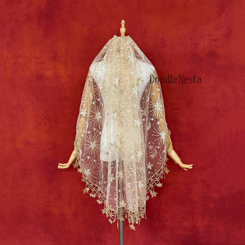 Shimmer Champagne Wedding Veil, With Star Tassel Trim, Unique Bridal ...