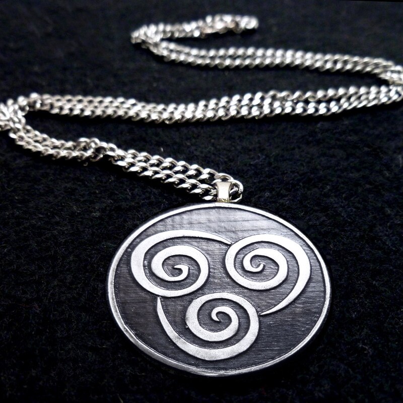 Avatar Necklace - Etsy