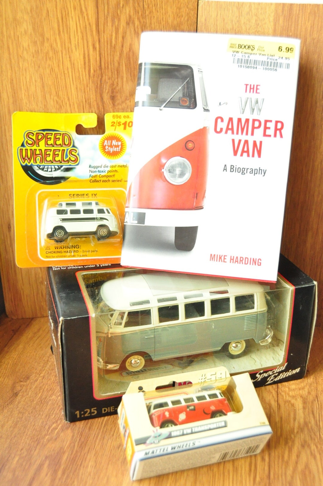 Vintage VW Van Memorabilia Die-cast 1:25 "samba" + "the VW Camper Van ...