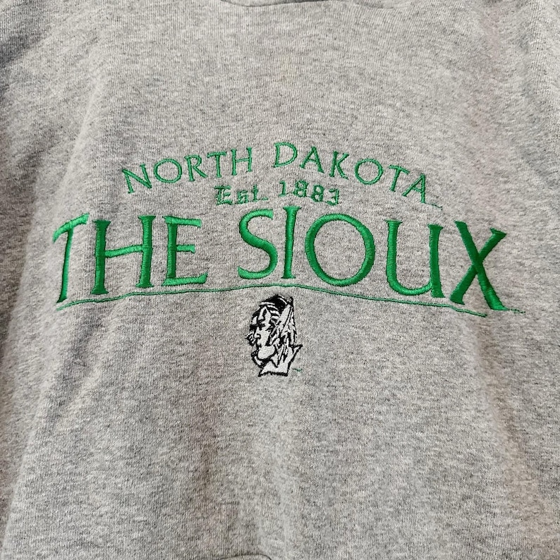Youth North Dakota Fighting Sioux Hooded Sweatshirt Sz Medium Grey VTG ...
