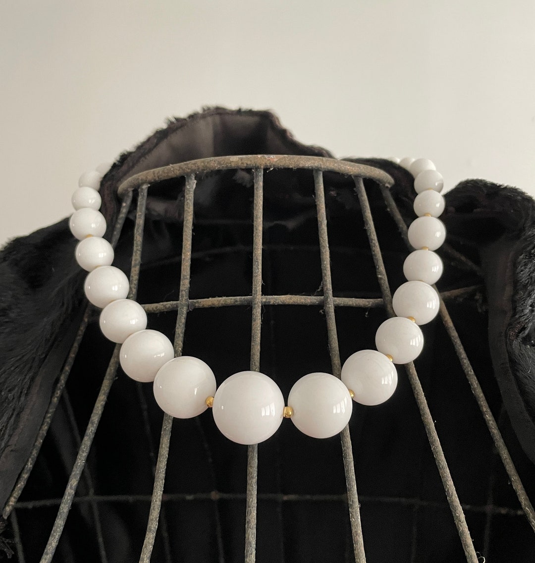 Vintage White Beaded Necklace Graduated Bead Sizes Small Gold Beads ...