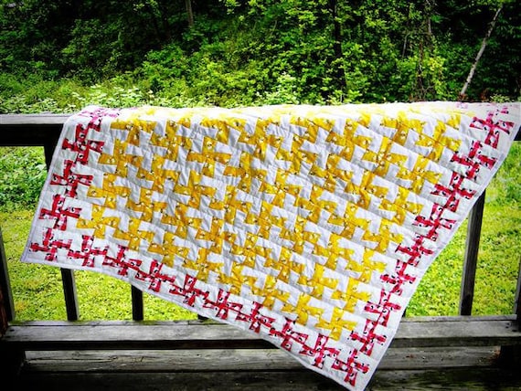 Items similar to Pinwheel Bug Baby Quilt - Free Shipping on Etsy