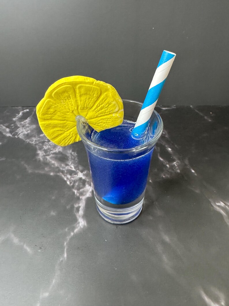Faux Blue Hawaiian Cocktail/fake Cocktail /bar Decor//resin Drinks/fake ...