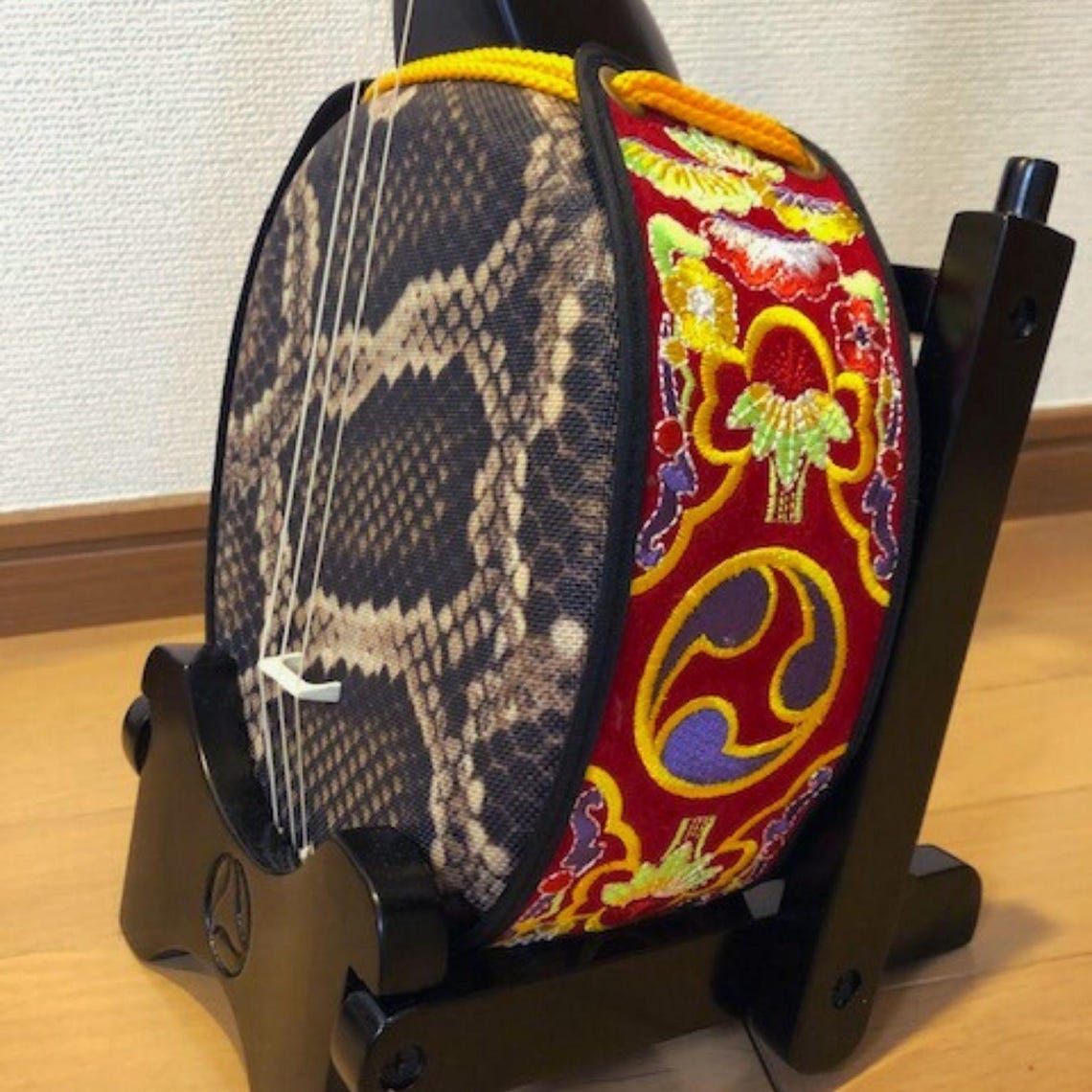 Okinawa Sanshin Okinawa Guitar Japanese Shamisen Musical Instrument ...