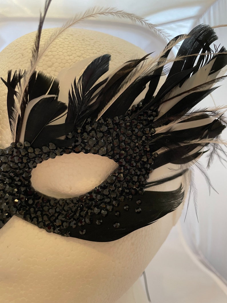 Cruella Deville De Vil Mask With Layered Feather Work and Black ...