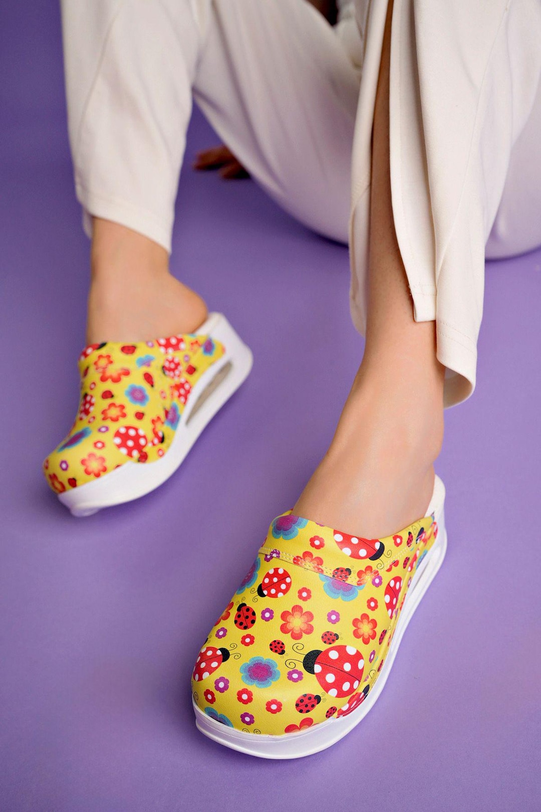 Cheerful Ladybug Orthopaedic Clogs for Nurses & Teachers, Non-slip Air ...