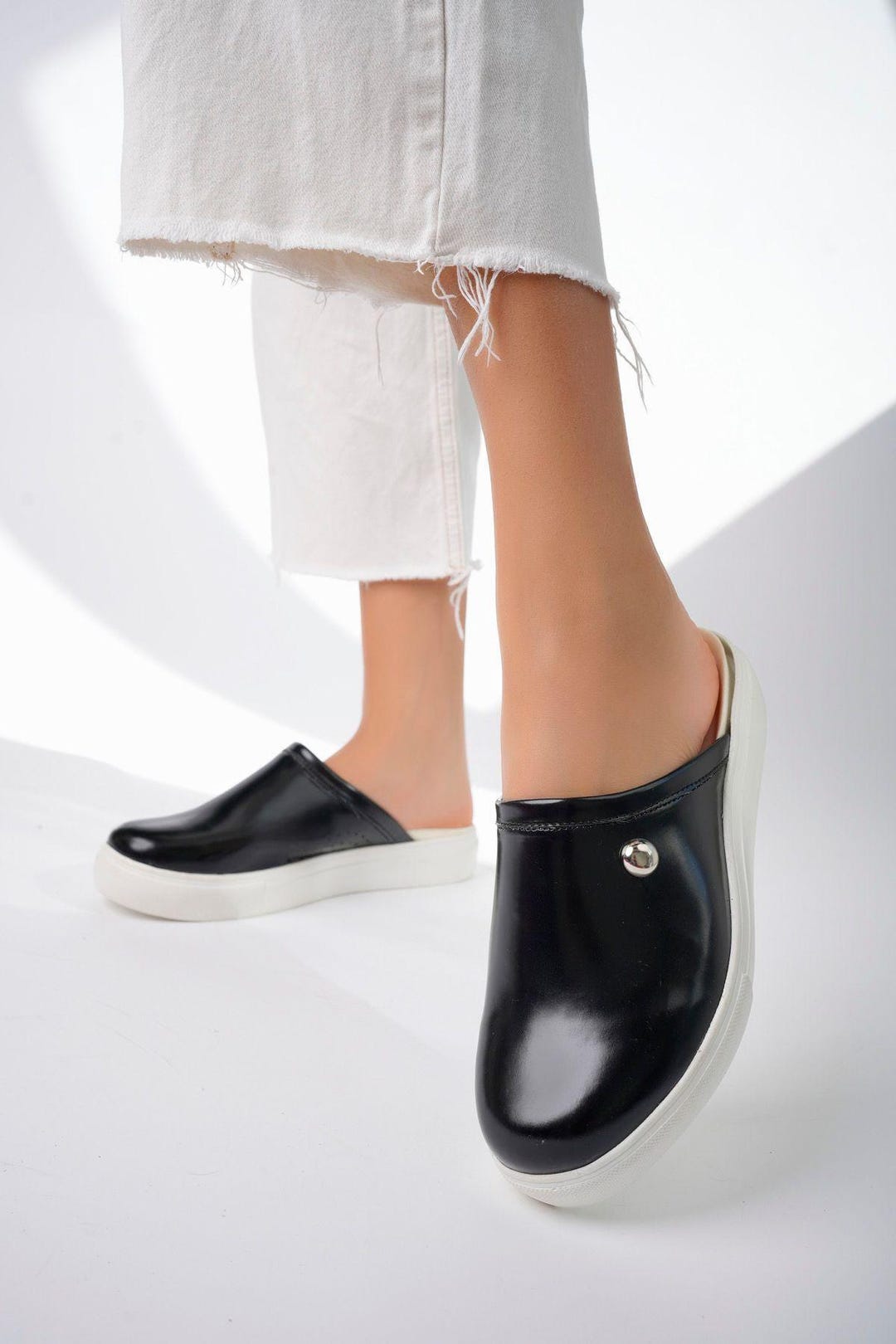 Elegant Black Glossy Clogs With White Platform – Lightweight Leather ...