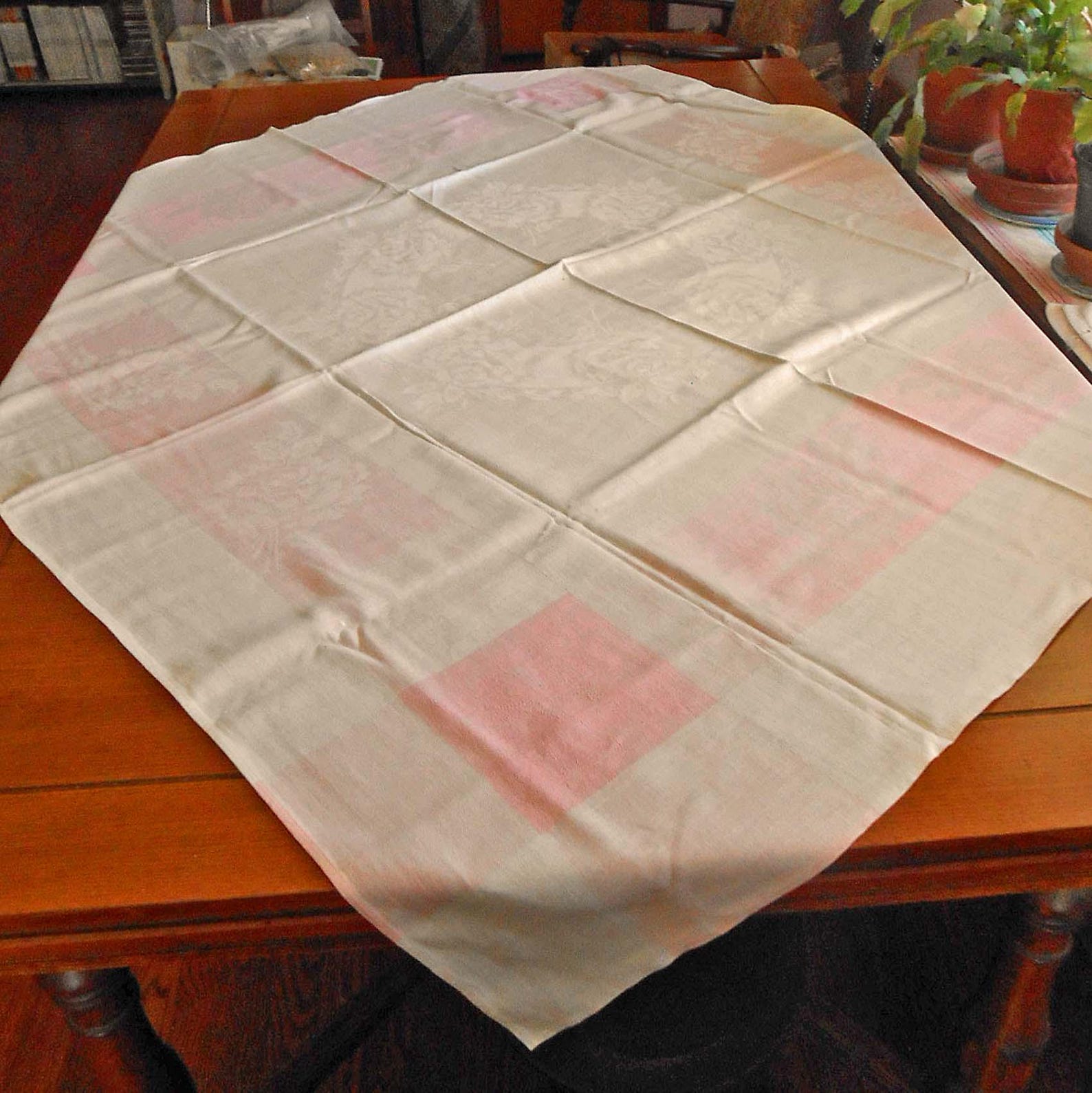 Pretty BLUE SWEET PEA Linen Tablecloth Appliqued Petals Green Leaves ...