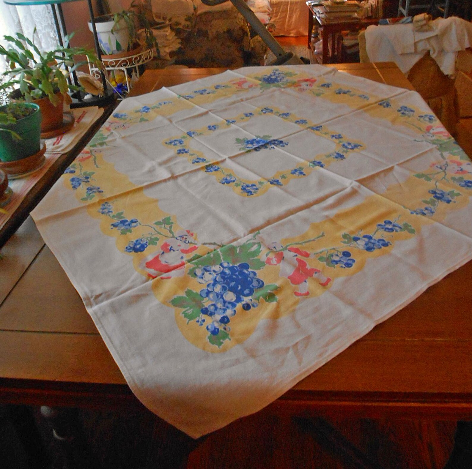 Pretty BLUE SWEET PEA Linen Tablecloth Appliqued Petals Green Leaves ...