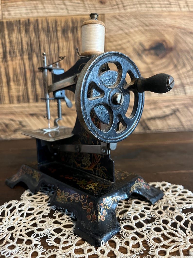 Vintage Müller 1A Kinder Sewing Machine – German Hand Crank Toy ...