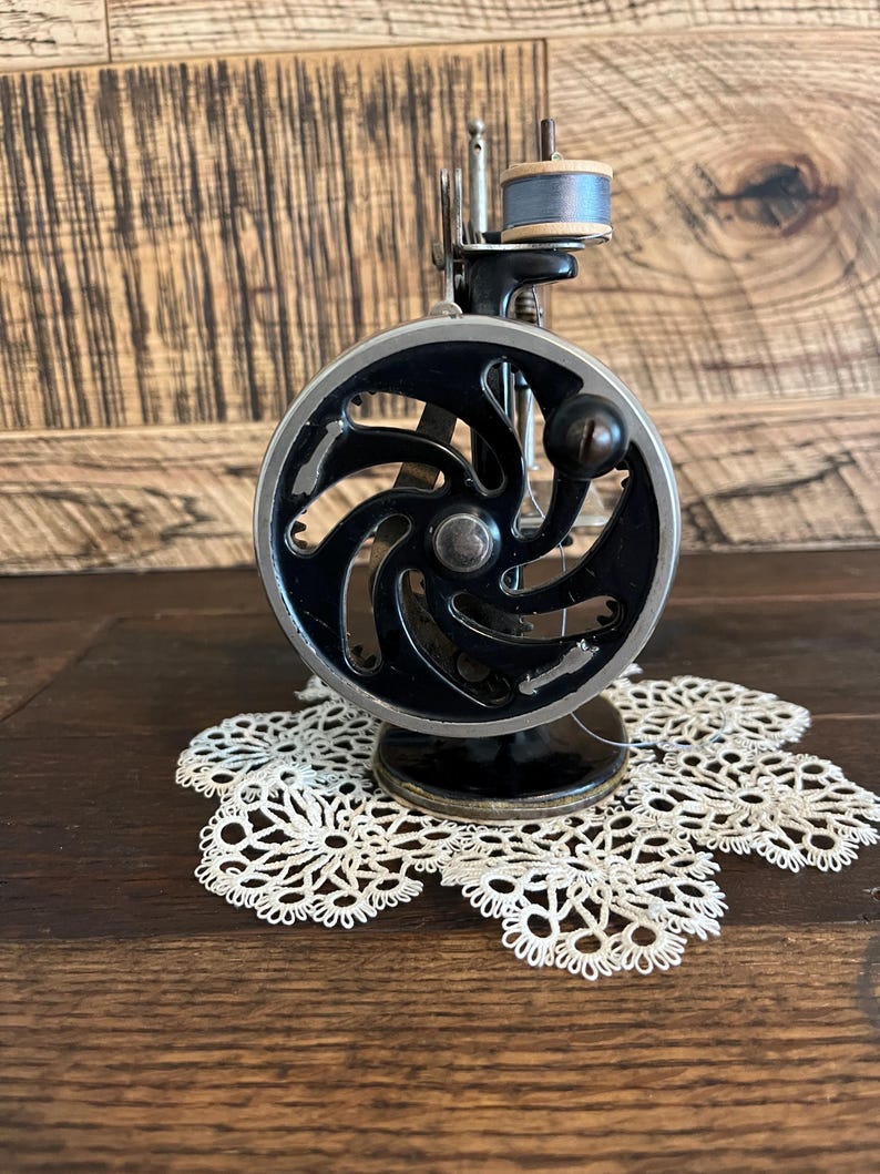 Vintage Singer Model 20 Sewhandy Child’s Sewing Machine | Miniature ...