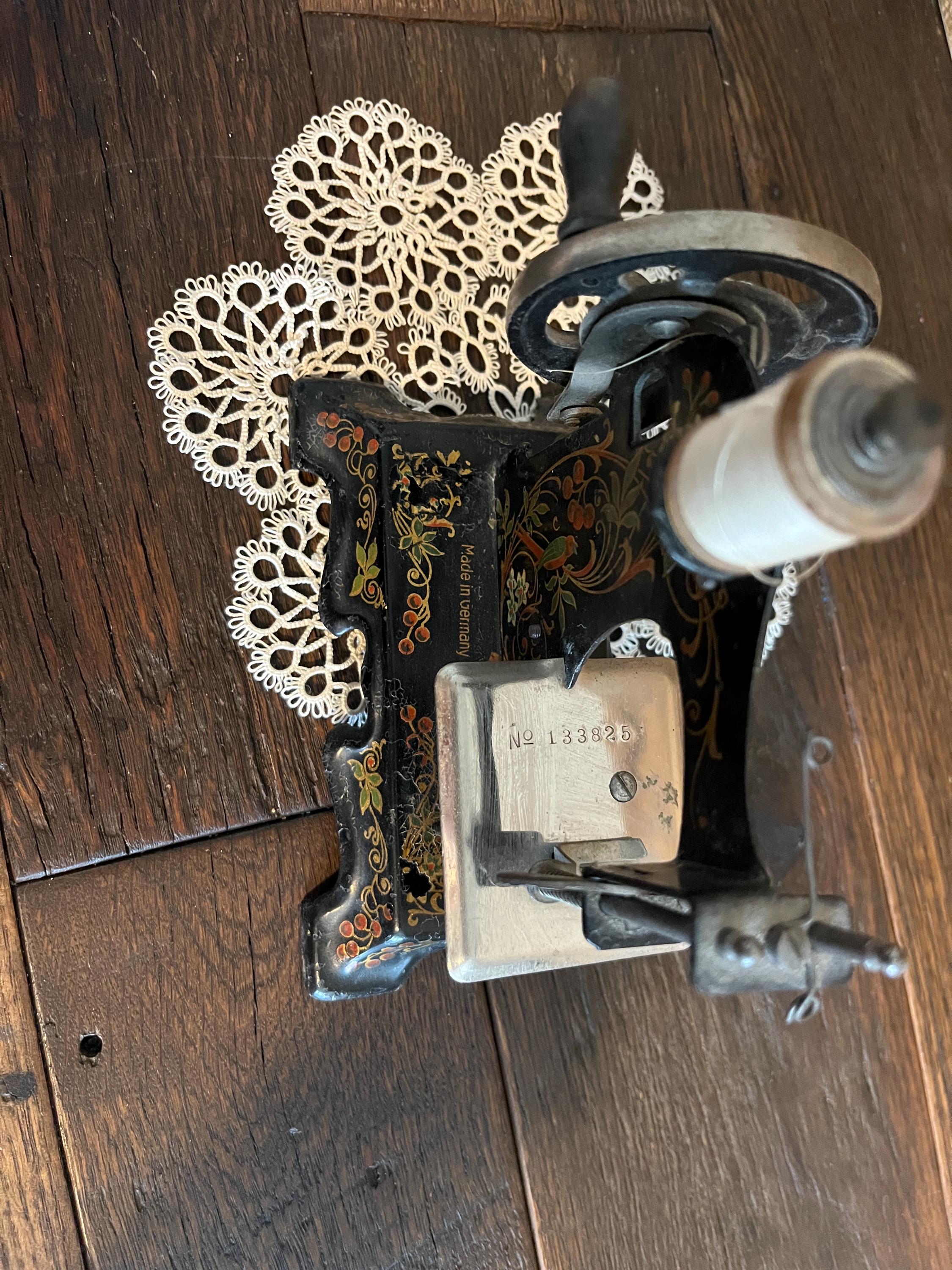 Vintage Müller 1A Kinder Sewing Machine – German Hand Crank Toy ...