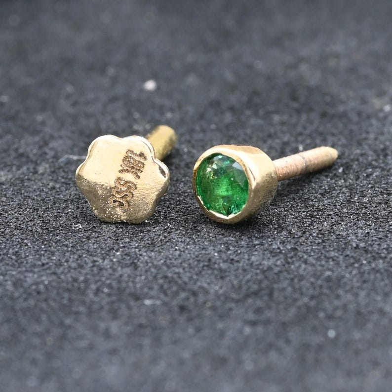 18k Solid Gold Round Emerald Nose Pin, Green Gem Labret Conch Helix ...