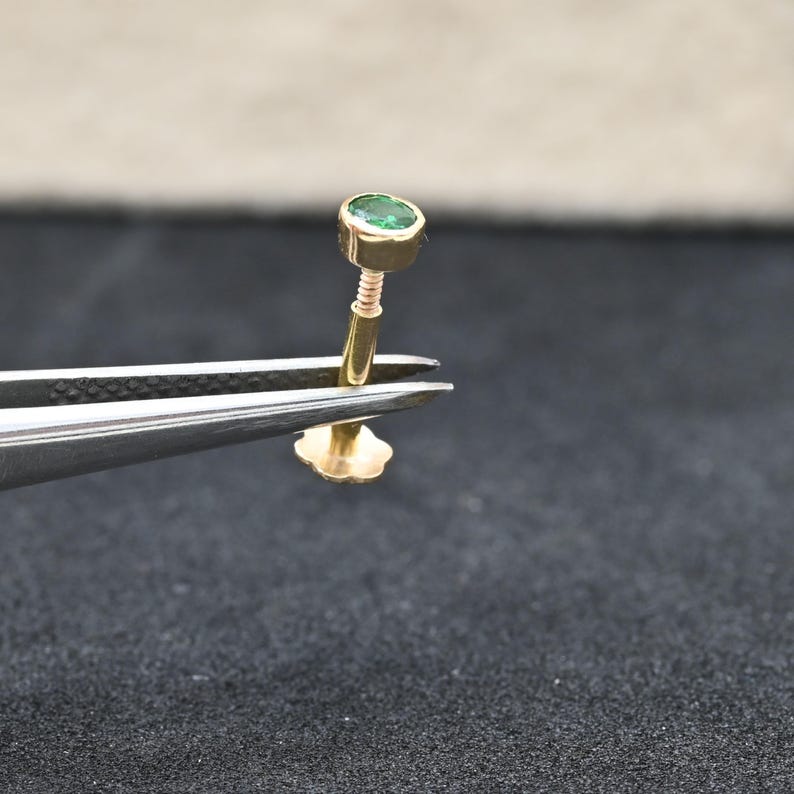 18k Solid Gold Round Emerald Nose Pin, Green Gem Labret Conch Helix ...