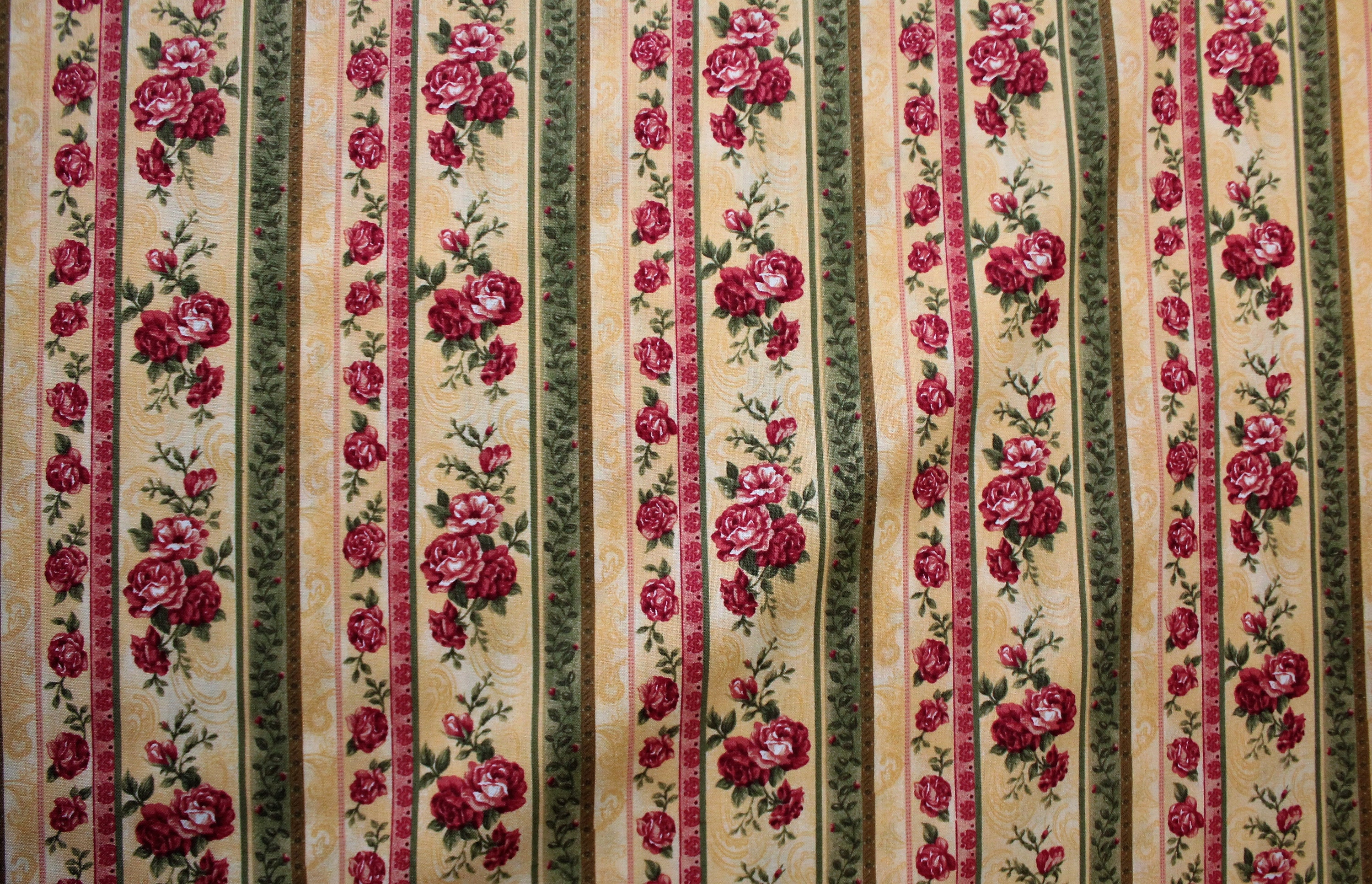 Red Pink Rose Striped Roses Olde English Garden Cotton Novelty Quilt ...