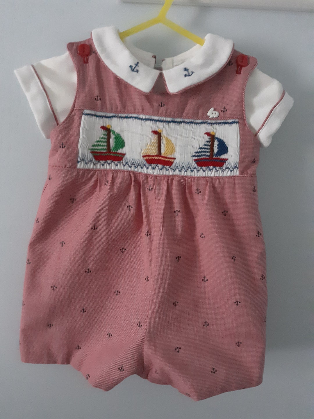 Lindo set de niño, con bodysuit y detalle de mano - Etsy España