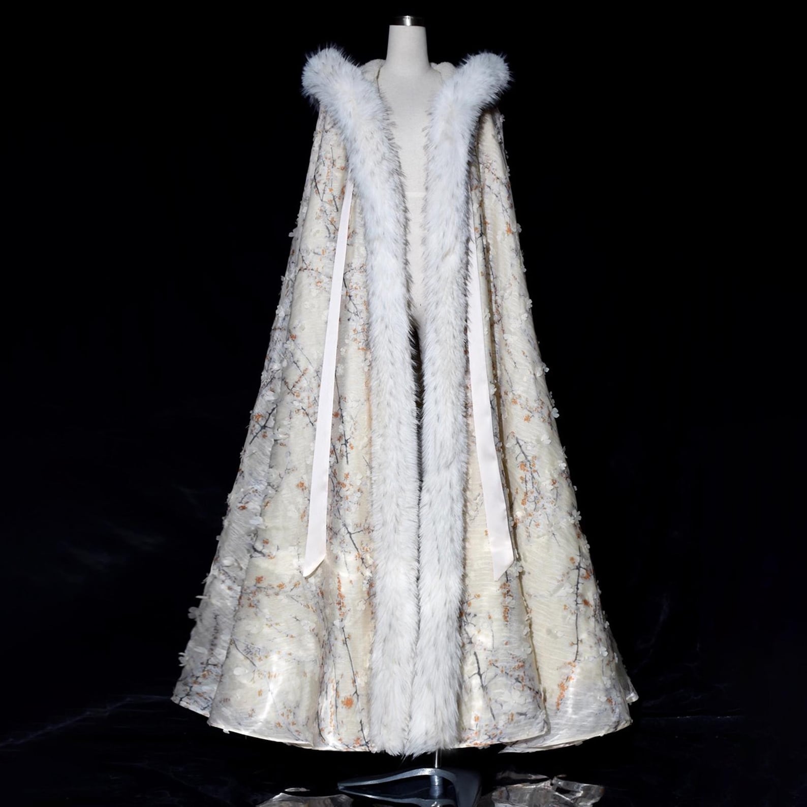 Embroidered Pear Blossom Hanfu Cape, Fur Collar Winter Coat - Etsy